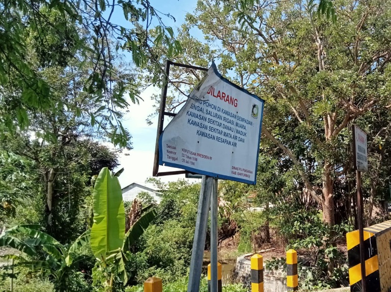 Papan Himbauan Kawasan Sungai dan Sempadan di Banyuwangi Perlu Dibenahi ...