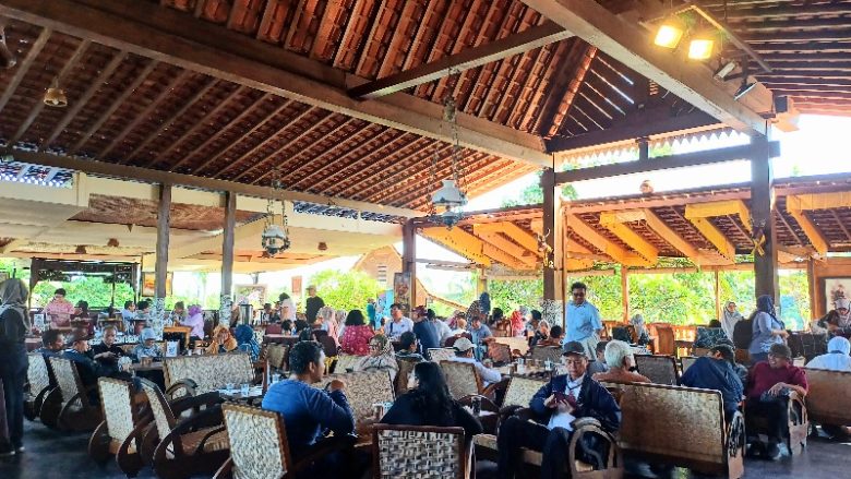 BPKP Pusat Kunjungi Waroeng Kemarang Nikmati Makanan Tradisional Khas ...