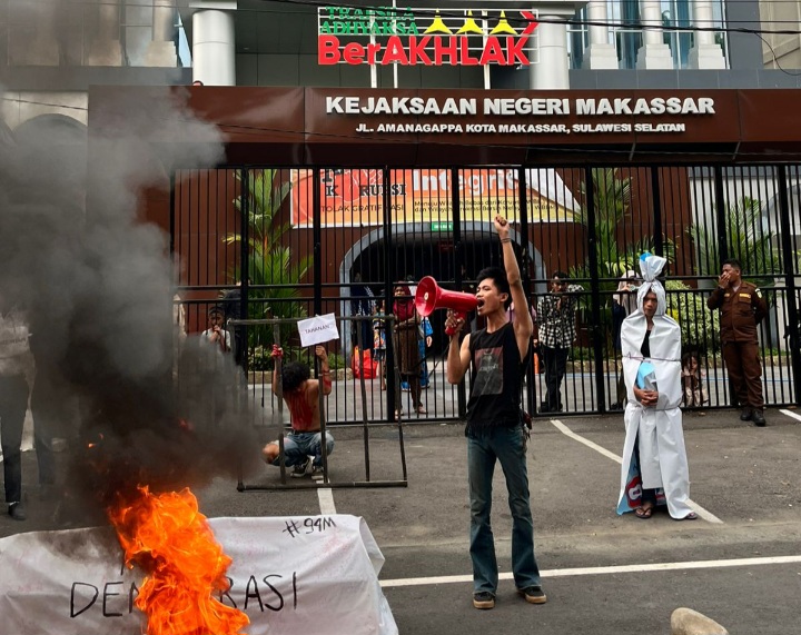 GAM Kepung Kejari Makassar, Tuntut Keadilan dan Pembebasan Aktivis ...